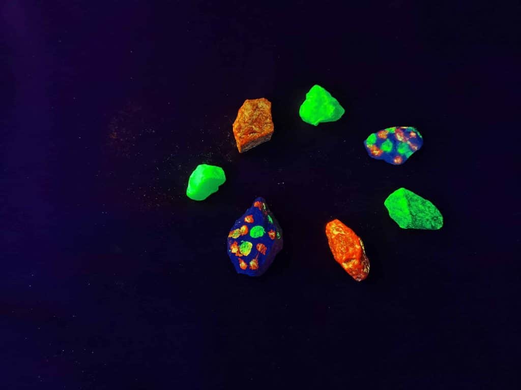 Let’s Glow Fluorescent Science DIY Kit In Singapore