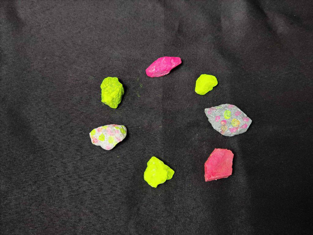 Let’s Glow Fluorescent Science DIY Kit In Singapore