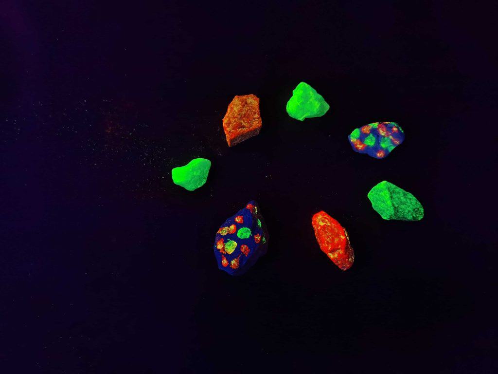 Let’s Glow Fluorescent Science DIY Kit In Singapore